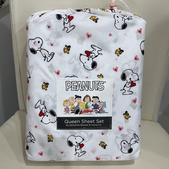Peanuts | Bedding | Peanuts Snoopy Whiteredblack Hearts Queen Sheet Set ...